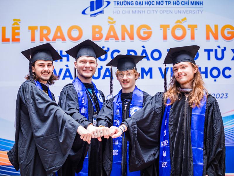 Elevating the academic experience by boosting student dialogue and ...