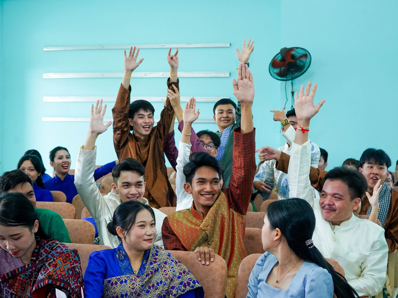 Elevating the academic experience by boosting student dialogue and ...